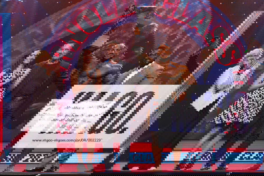 COLUMBUS, OH - MARCH 07: Debbie Columbu, Maria Columbu, Arnold ...