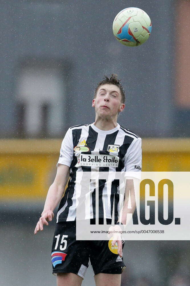 Kopfball Alexis Boury (Jeunesse Esch 15) Fussball BGL Ligue Luxemburg ...