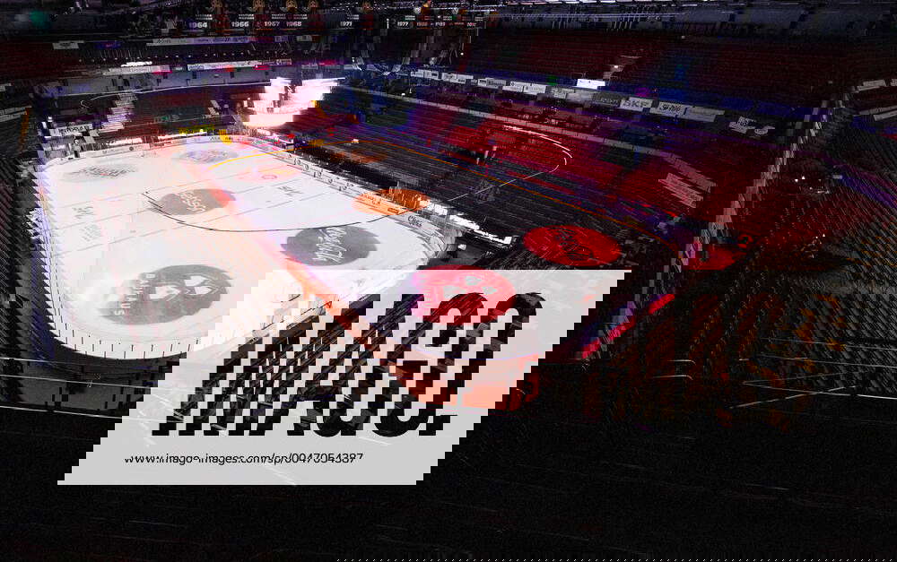 200312 Monitor ERP Arena inför ishockeymatchen i SHL mellan Brynäs och ...