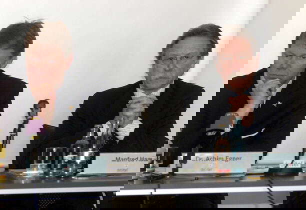 debitel VFB Stuttgart Sponsors Extension of contract Dr Achim Egner 18 ...