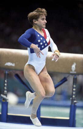 Olympics Gymnastics 1996 Kerri Strug lands her vault on a injured ankle ...