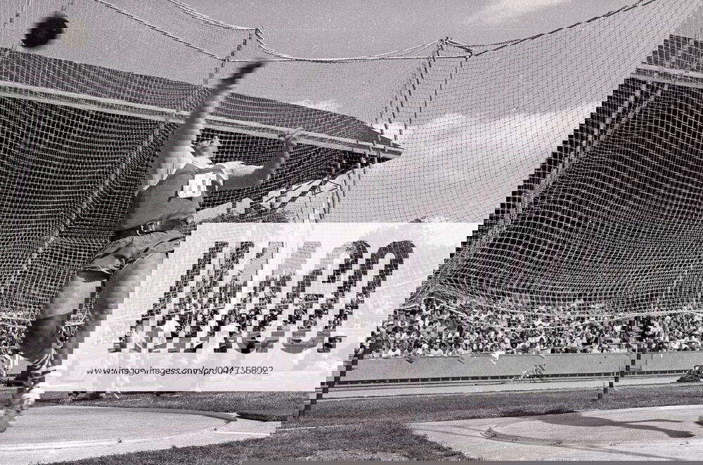 Track and Field John Powell competing in the discus at the 1976 US ...