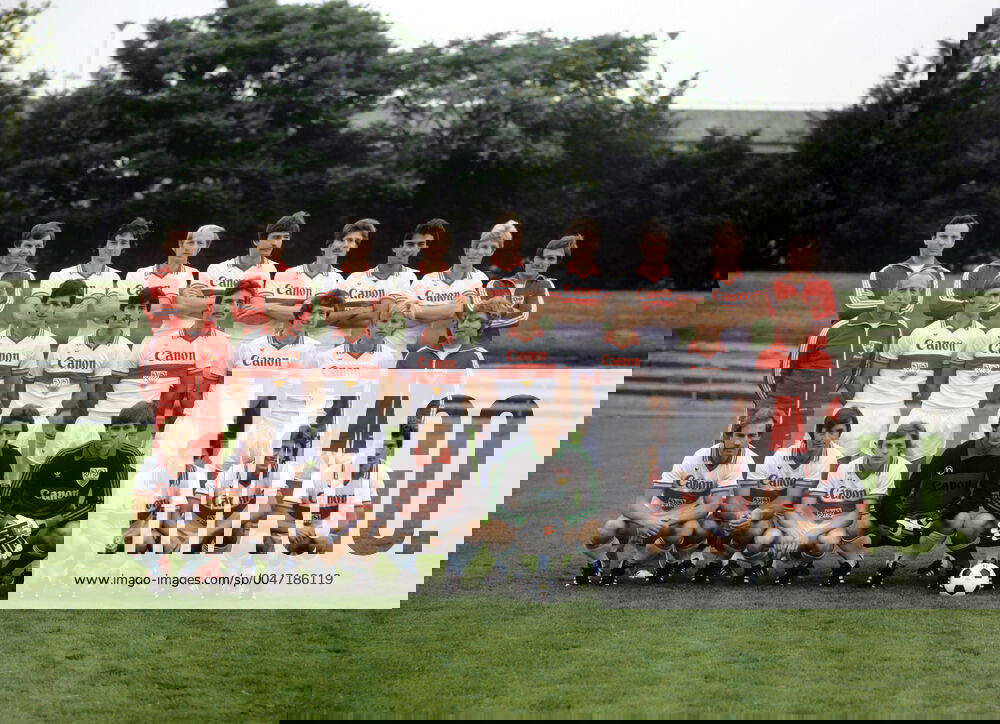 Stuttgart VfB Stuttgart 1980 1981 , Team photo of VfB Stuttgart 1893 e ...