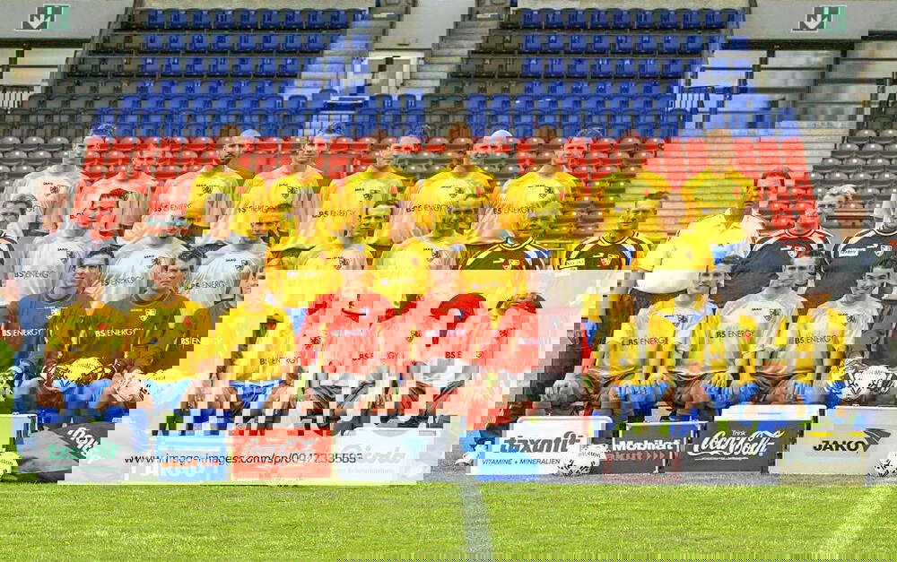 Eintracht Braunschweig Team Season 2003 04 with coach Uwe Reinders ...