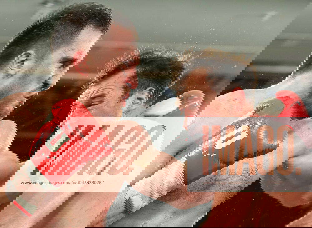 MOSCOW, RUSSIA – JUNE 15, 2020: Ukrainian boxer Igor Vilchitskiy (L ...