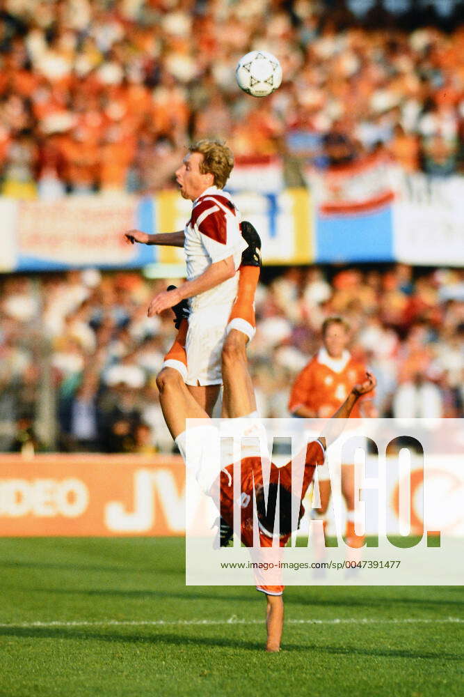 MARCO VAN BASTEN, Holland, ALEXEI MIKHAILICHENKO, CIS, European Cup ...