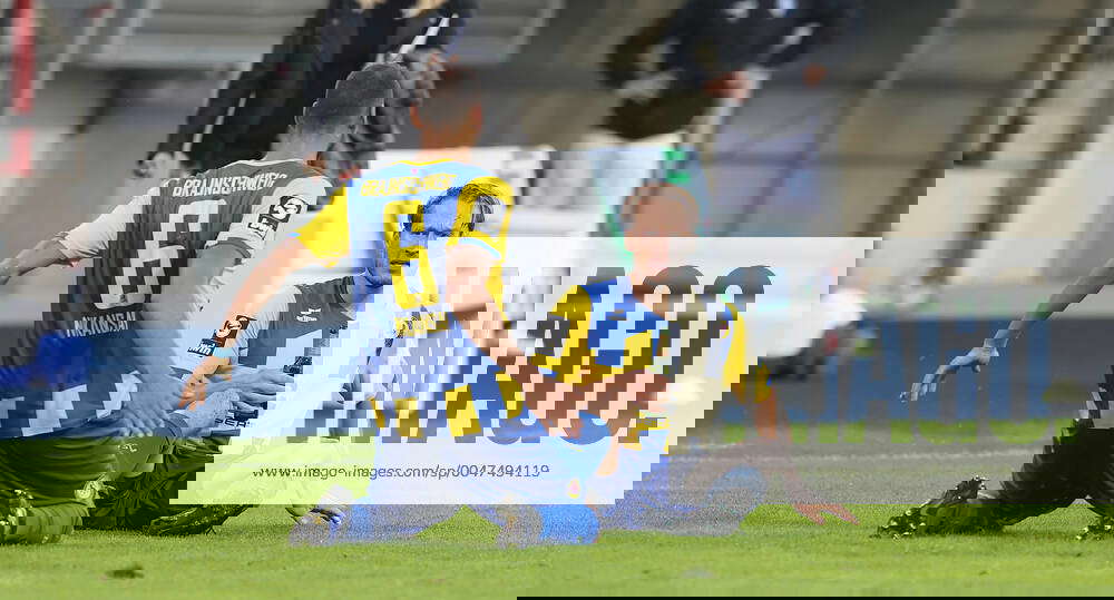 Marc Pfitzner (Eintracht Braunschweig) weint vor Freude, Steffen ...