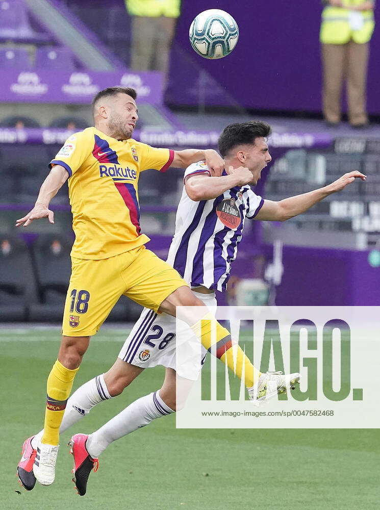 Real Valladolid s Kike Perez (r) and FC Barcelona, Barca s Jordi Alba ...