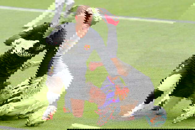 Real Valladolid s Kike Perez and FC Barcelona, Barca s Jordi Alba ...