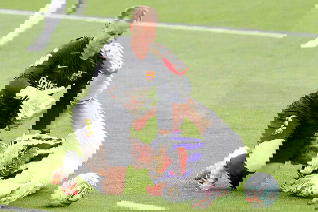 Real Valladolid s Kike Perez and FC Barcelona, Barca s Jordi Alba ...