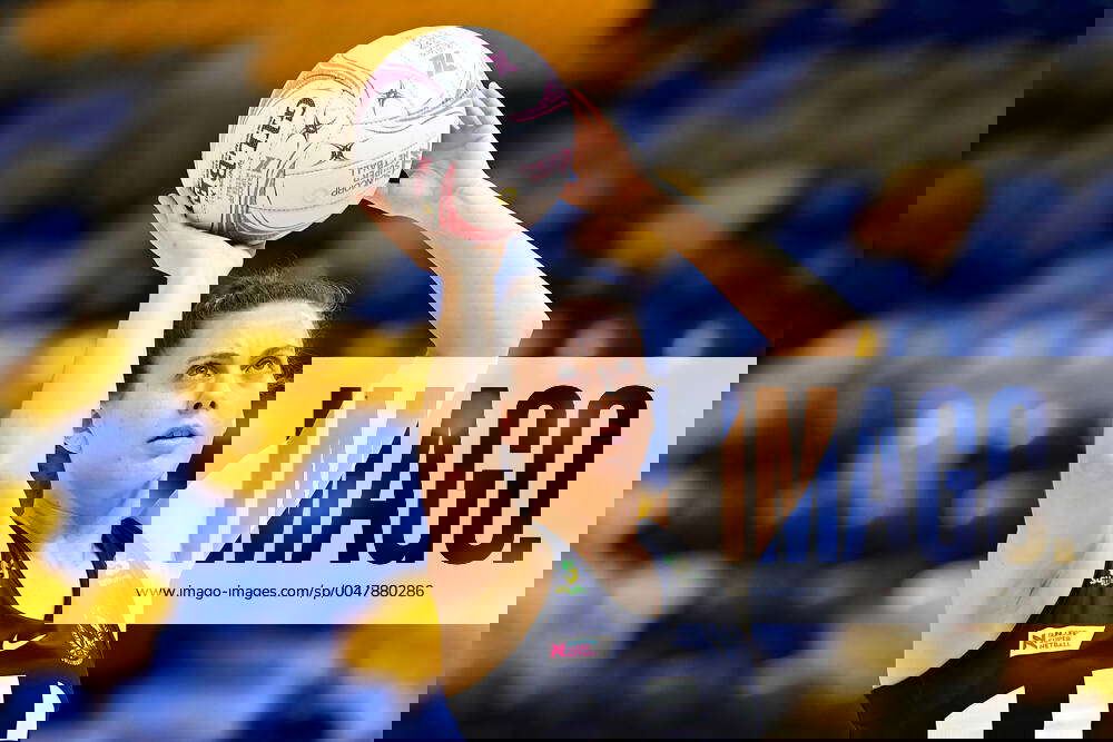 SUPER NETBALL MAGPIES THUNDERBIRDS, Gabrielle Sinclair of the Magpies ...