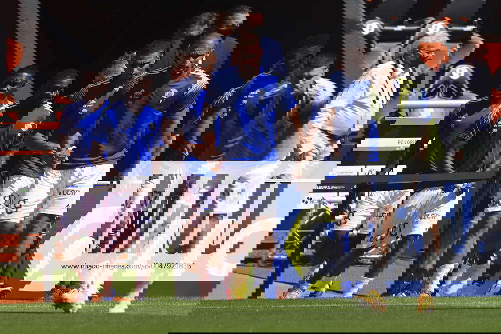 Echauffement des joueurs de Strasbourg Idriss Saadi (RC Strasbourg ...