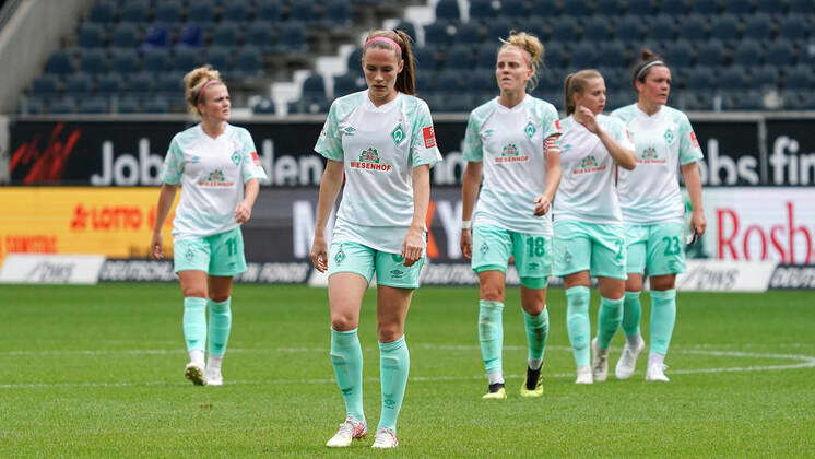 From left to right Julia Kofler Werder, 11 , Reena Wichmann Werder, 6 ...