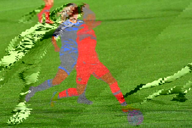 Jessica Wich B04, 7 am Ball, Spielszene, 21 06 2020, Leverkusen Germany ...