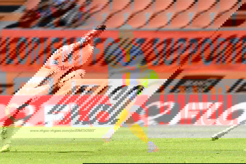 14 FACUNDO AXEL MEDINA (LENS) FOOTBALL : Lorient vs Lens - Ligue 1 Uber ...