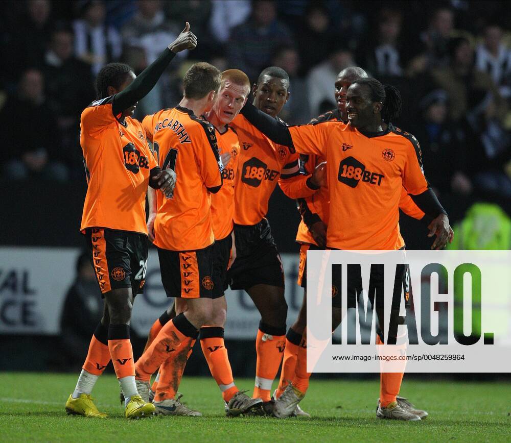 Wigan Players Celebrate Ben Watson Equaliser Notts County V Wigan Notts ...