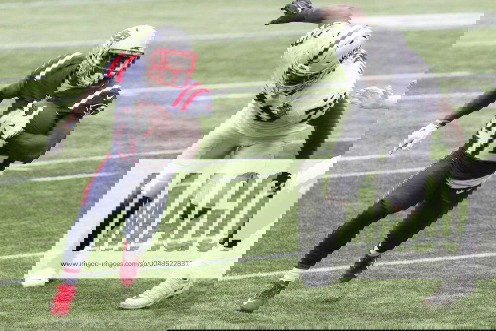 New England Patriots running back J.J. Taylor (42) charges past Las ...