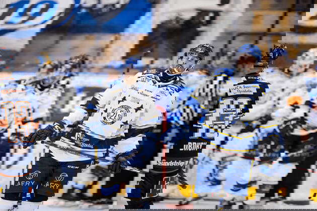 Leksands Daniel Olsson Trkulja drops during the ice hockey match in SHL between Skelleftea and