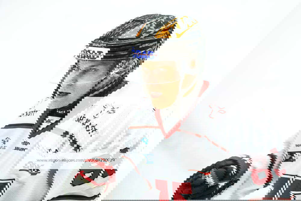 201017 Örebros Joonas Rask cheers after 0 2 during the ice hockey match ...