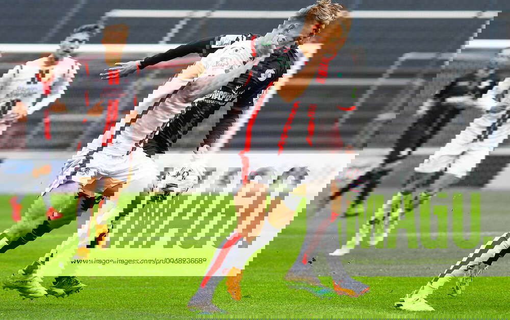 Tim Lemperle FC Köln II, 8 am Ball, Match scene, Action, Action, Match ...