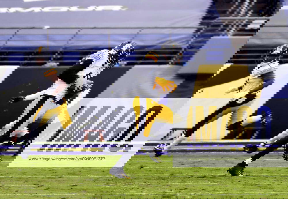 BALTIMORE, MD - NOVEMBER 01: Pittsburgh Steelers tight end Eric Ebron ...