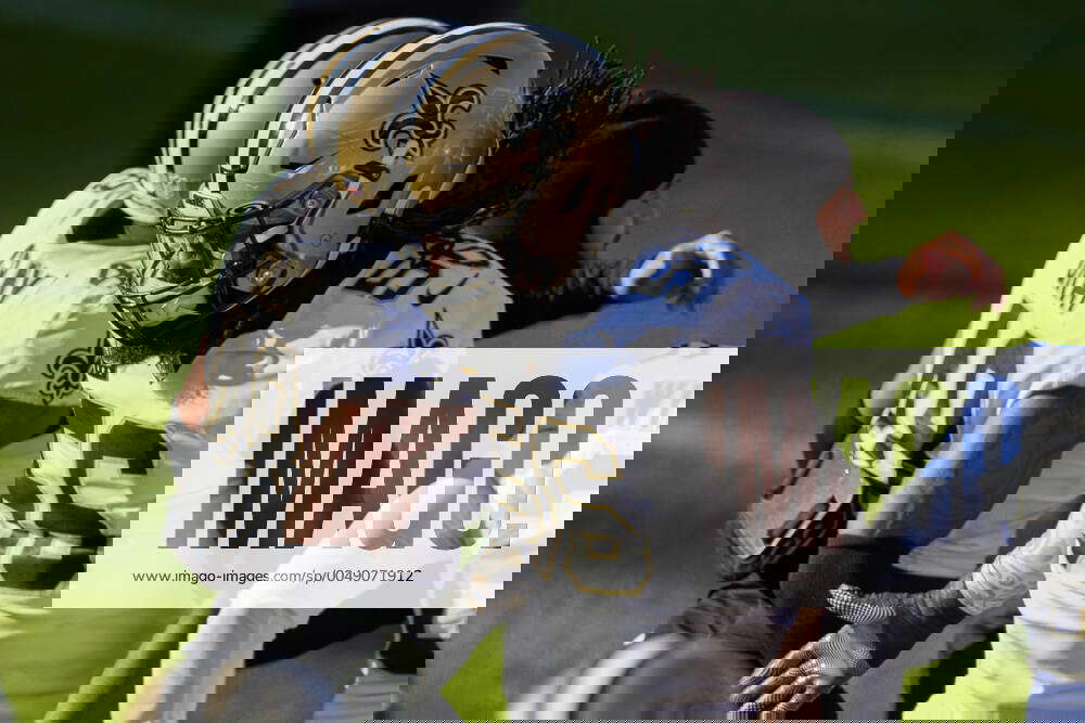 CHICAGO, IL - NOVEMBER 01: New Orleans Saints outside linebacker ...