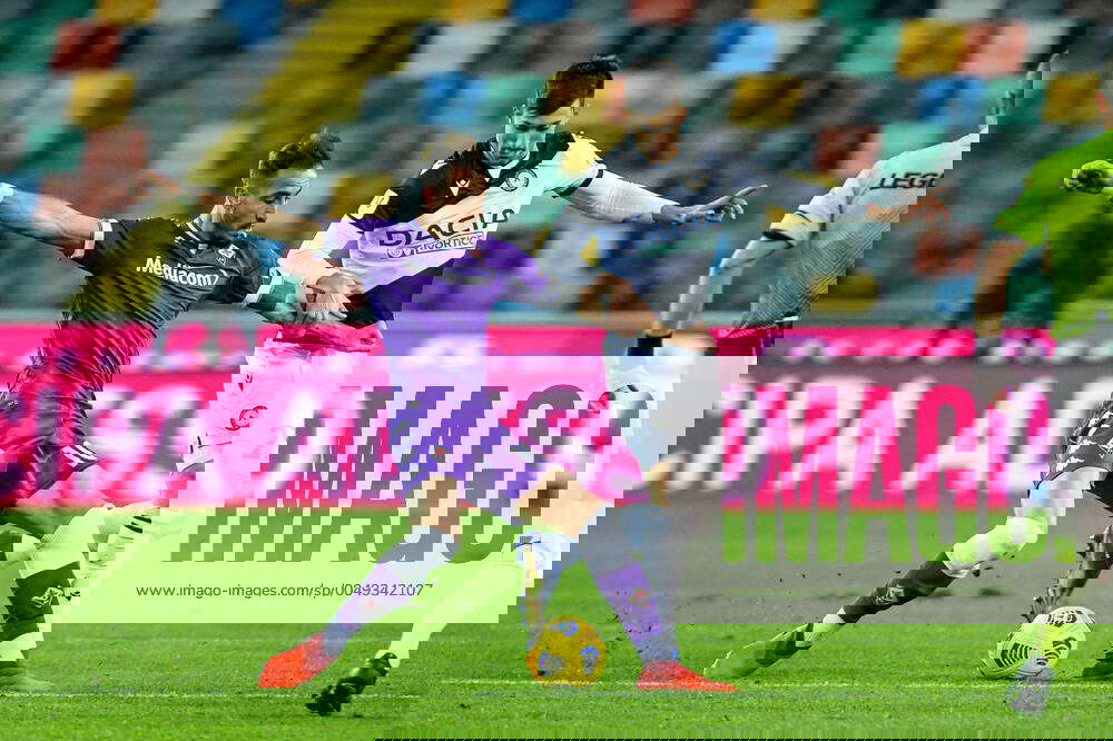 Gaetano Castrovilli (Fiorentina) hampered by Ignacio Pussetto (Udinese ...