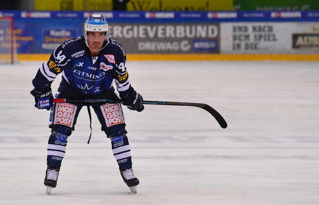 Evan Trupp 19, Dresden, Dresdner Eislöwen against Bayreuth Tigers, ice ...