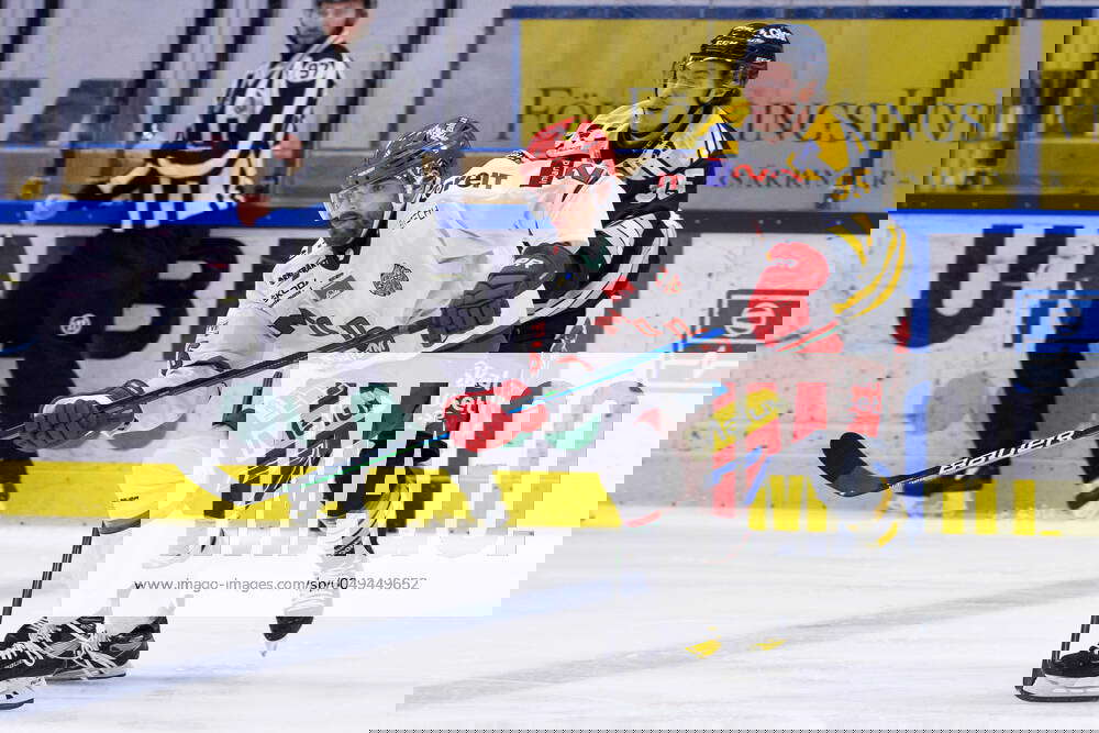 201202 Modos Martin Kaut and Södertäljes Nick Olesen during the ice hockey match in the