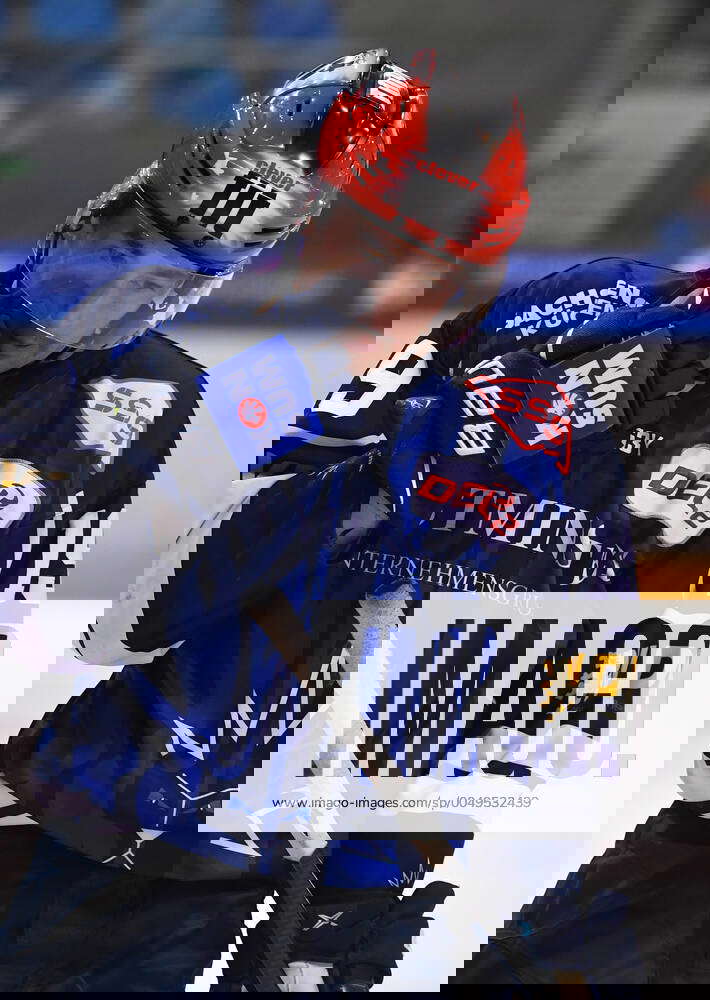 Evan Trupp 19, Dresden , Dresdner Eislöwen against Bayreuth Tigers, ice ...