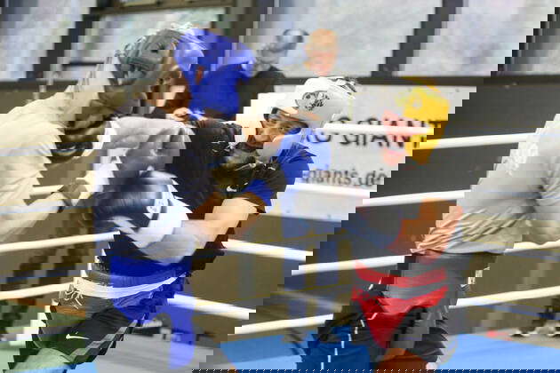 Boxing Hamburg, 08 12 2020 Edi Kadrija black shirt and Sasha Alexander ...