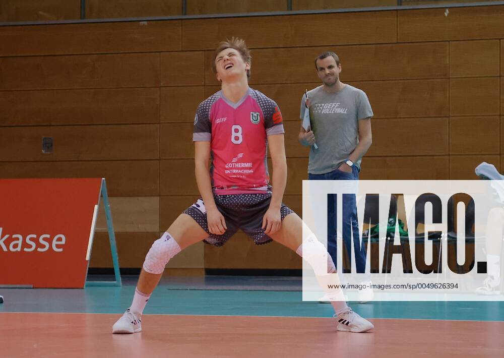 Disappointment Ö Leonard GRAVEN 8 UHA and Unterhaching Coach Patrick ...