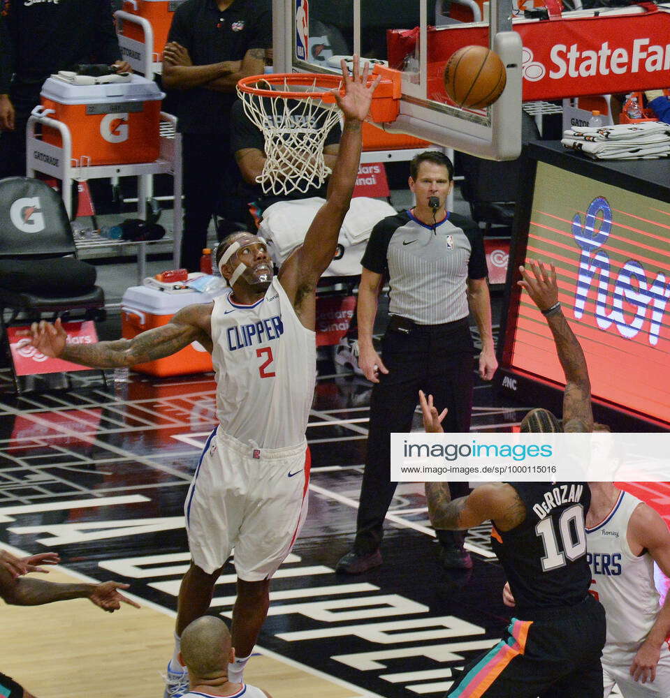 Los Angeles Clippers Kawhi Leonard blocks the shot by San Antonio Spurs ...