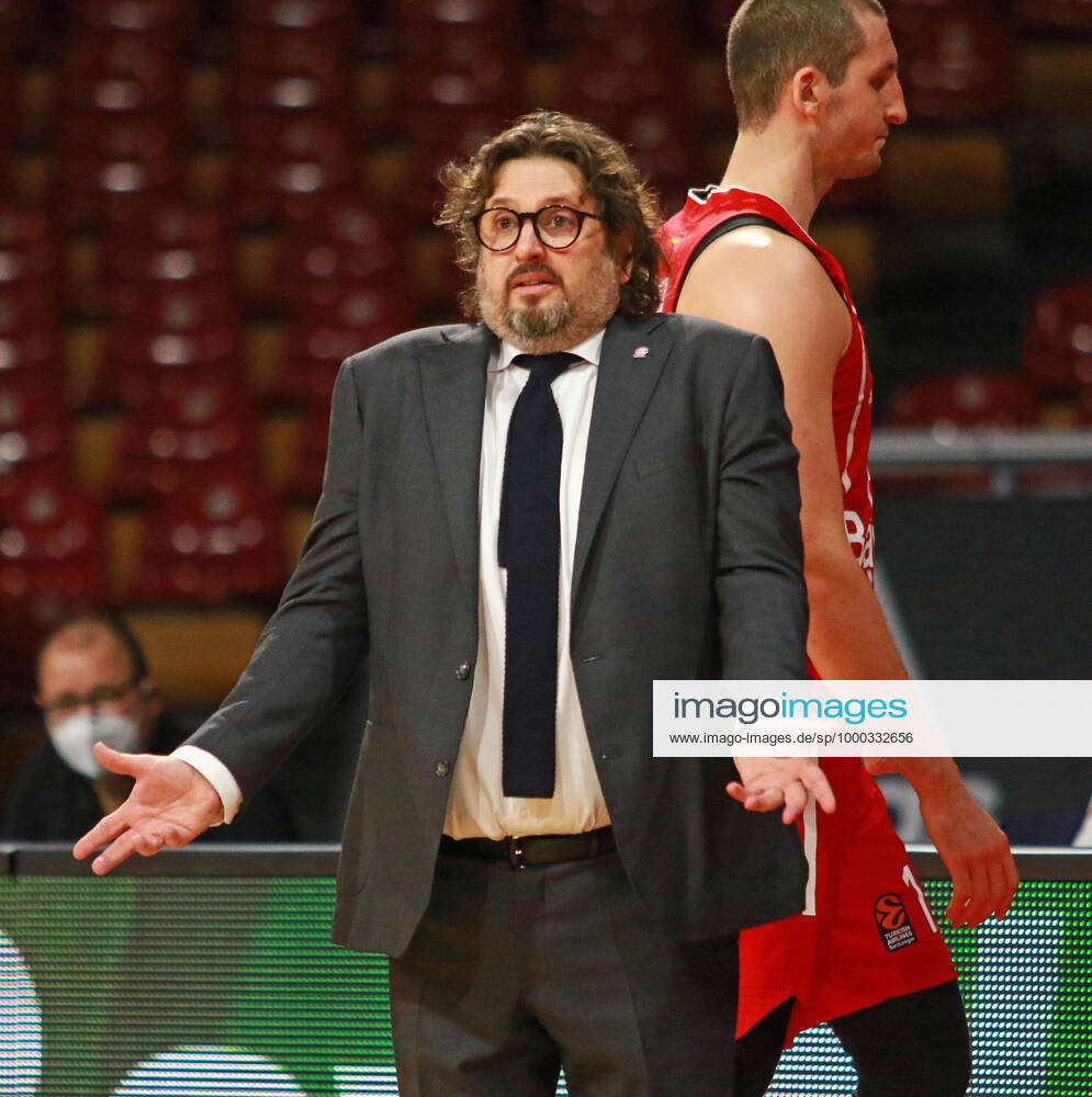 Coach Andrea Trinchieri and Paul Zipser FCBB Basketball, EuroLeague, FC ...