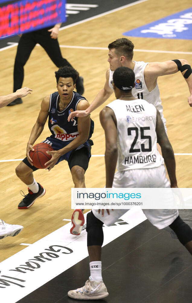 on the ball Trae Bell Haynes against Maik KOTSAR and Terry ALLEN Towers ...