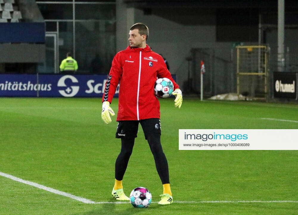 Torwart Benjamin Uphoff (Freiburg) beim WarmUp, 1. FBL: 20-21: 17. Sptg ...
