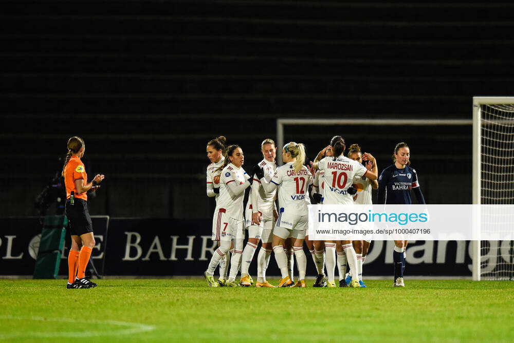 Joie des joueurs de l equipe Lyon Amandine Henry - Amel MAjri ...
