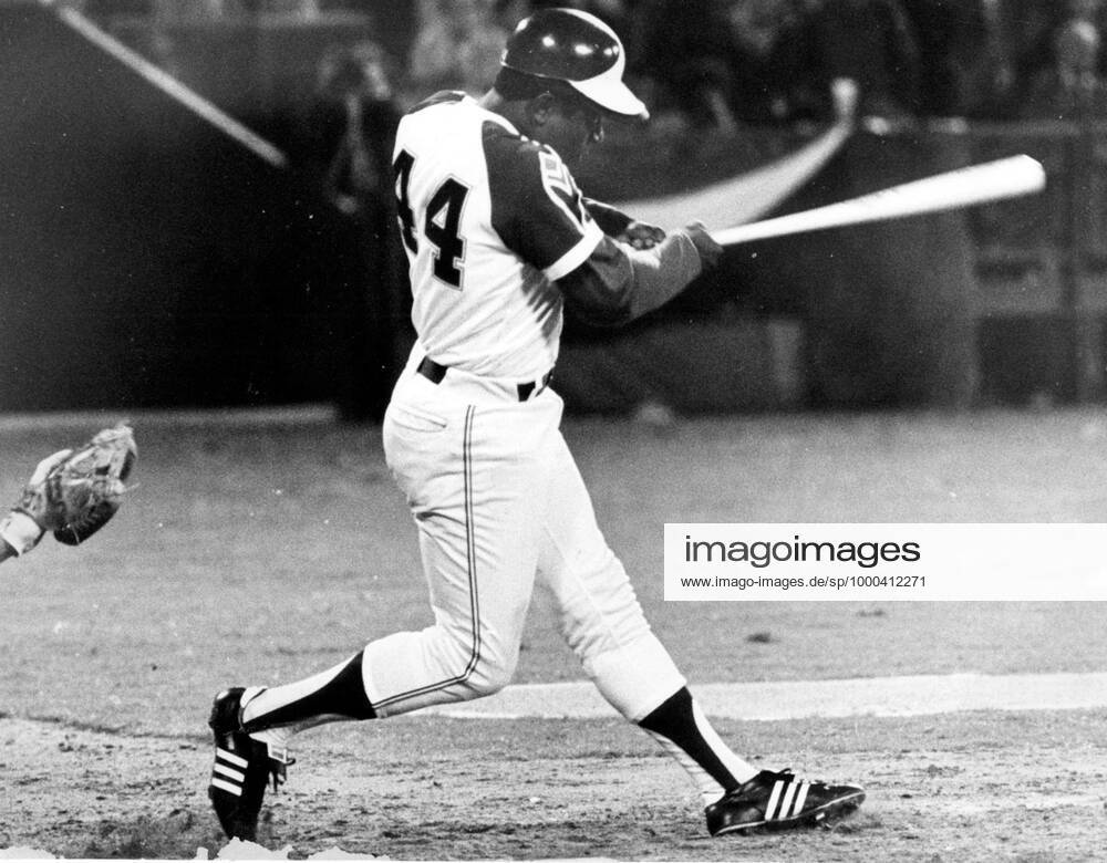 Atlanta Braves player HANK AARON hits his record breaking 715th home ...
