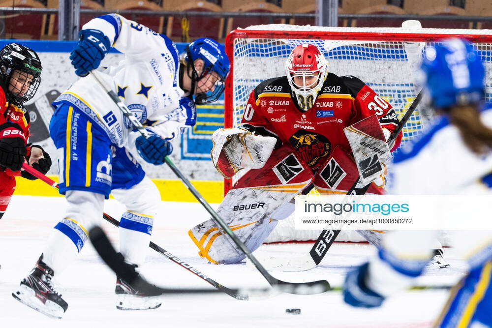 Luleas goalkeeper Tindra Holm during the ice hockey match in SDHL between Lulea and Leksand on
