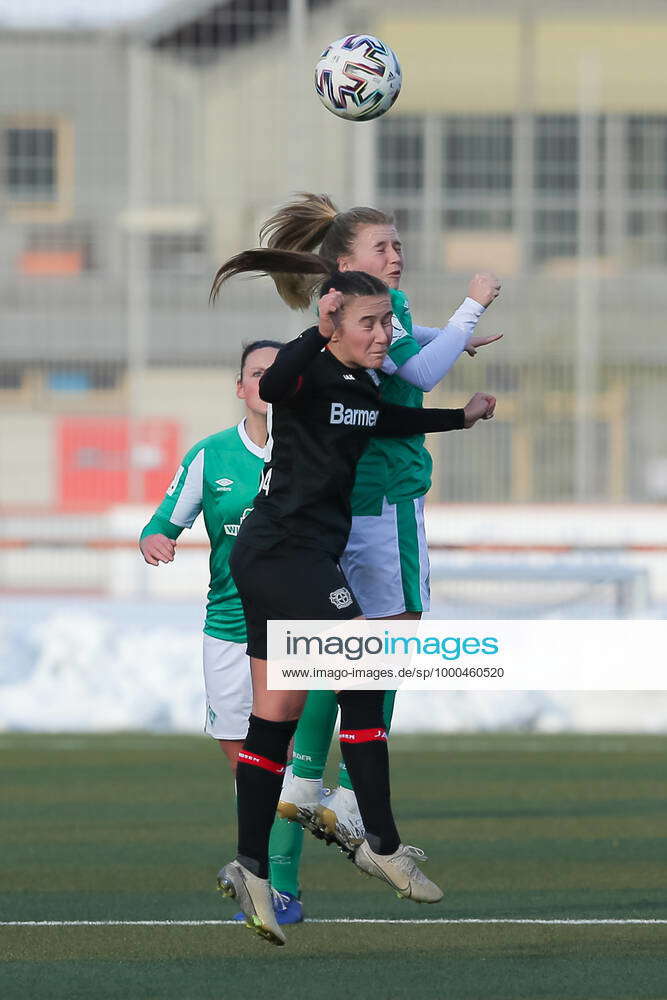 from left Lara Marti Bayer 04 Leverkusen, 30 and Ricarda Walkling SV Werder Bremen, 13 in duel