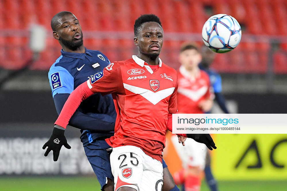 25 EMMANUEL NTIM (VAL) - 07 GAETAN LAURA (PFC) FOOTBALL : Valenciennes ...