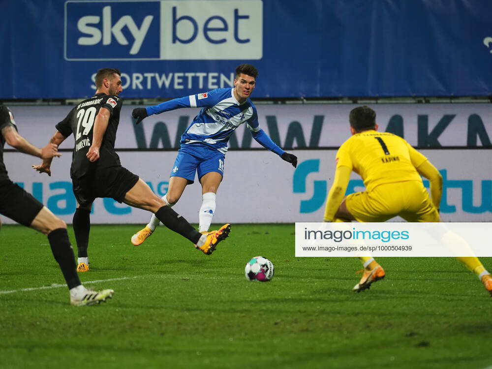 Goal chance of Mathias Honsak SV Darmstadt 98, 18 against Ivan Paurevic ...