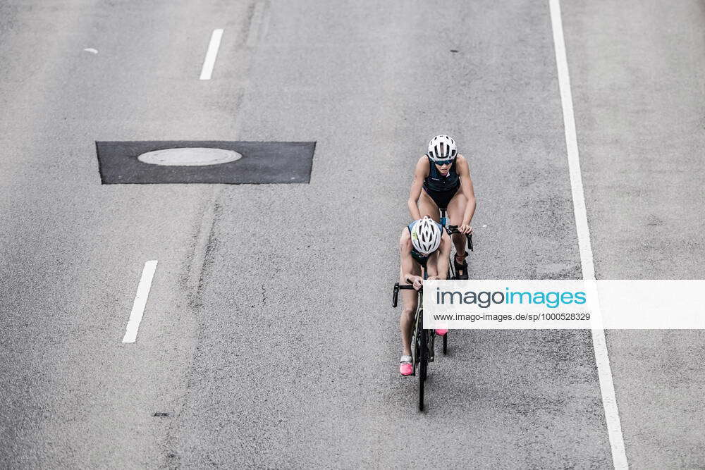 Melbourne, Victoria, Australia: Bike race leaders in Female Elite ...