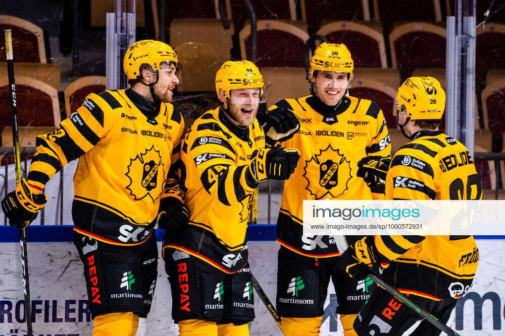 Skellefteas Oscar Möller cheers after 1 4 during the ice hockey match in the SHL between Lulea and