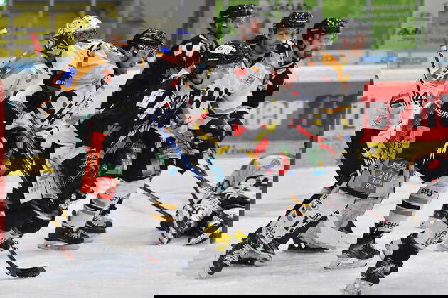 LANGMANN Jonas Ravensburg Towerstars 34, LAMOUREUX Mario Tölzer Löwen ...