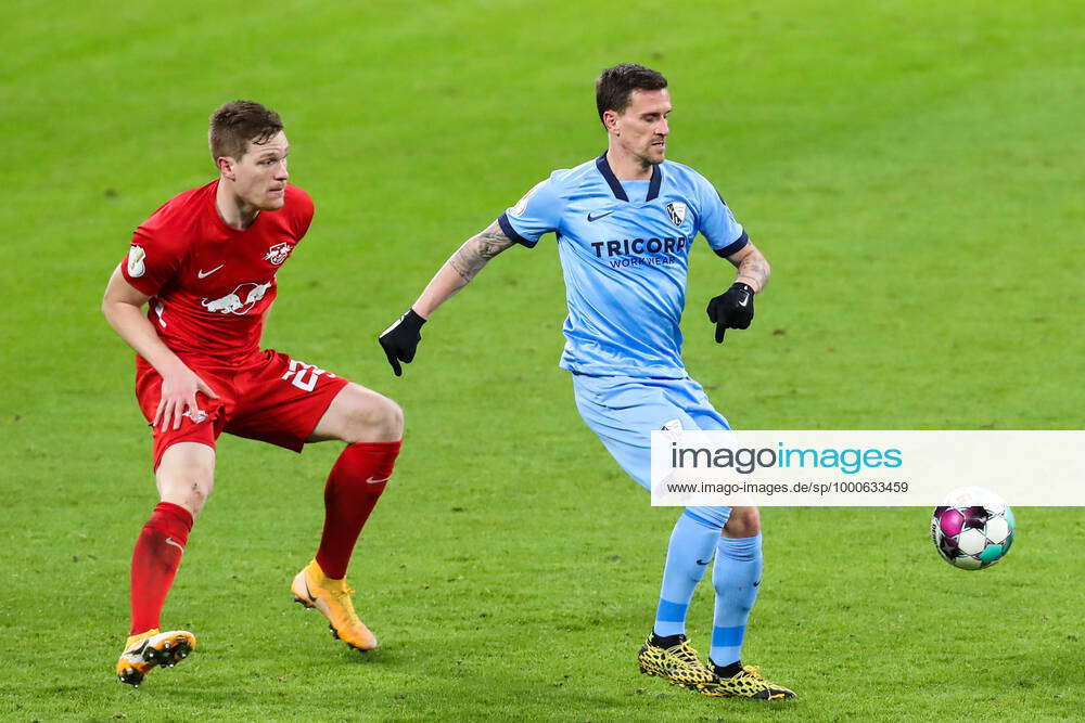 Simon Zoller (VfL Bochum,9) gegen Marcel Halstenberg (RB Leipzig,23 ...