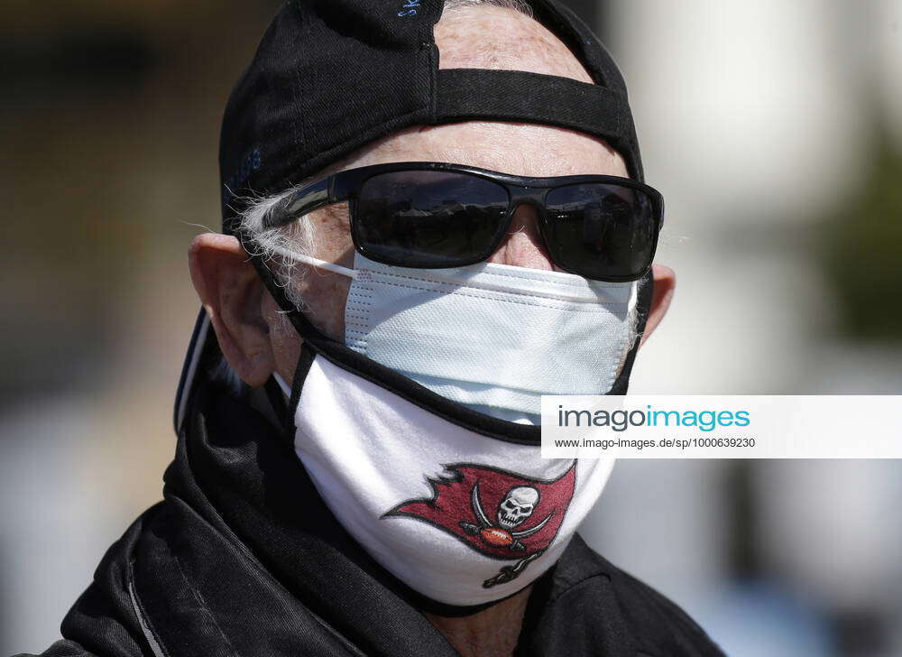 A fan wears two face masks at the NFL, American Football Herren, USA ...