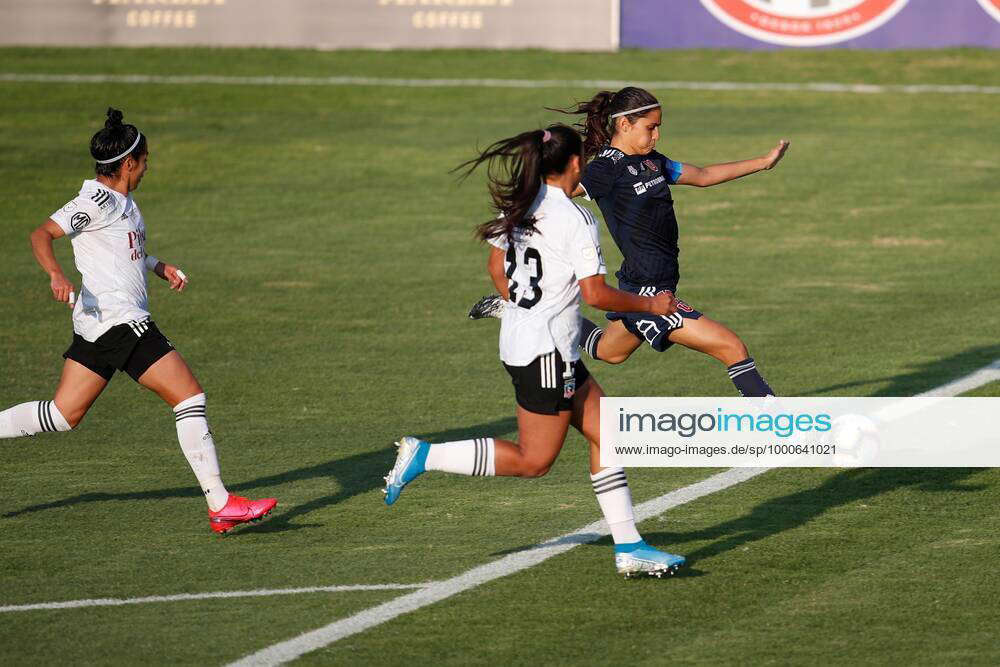 The player Daniela Zamora of Universidad de Chile prepares to shoot the ...