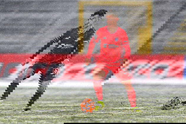 Angelo Stiller Bayern Munich, FCB, 38 on the ball, cutout, full body ...