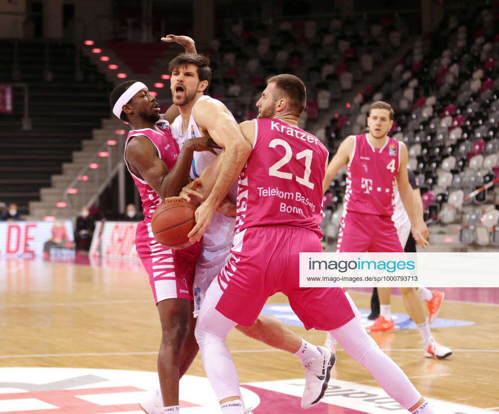 Josh Hagins, Leon Kratzer Telekom Baskets Bonn vs Aleksandar Marelja ...
